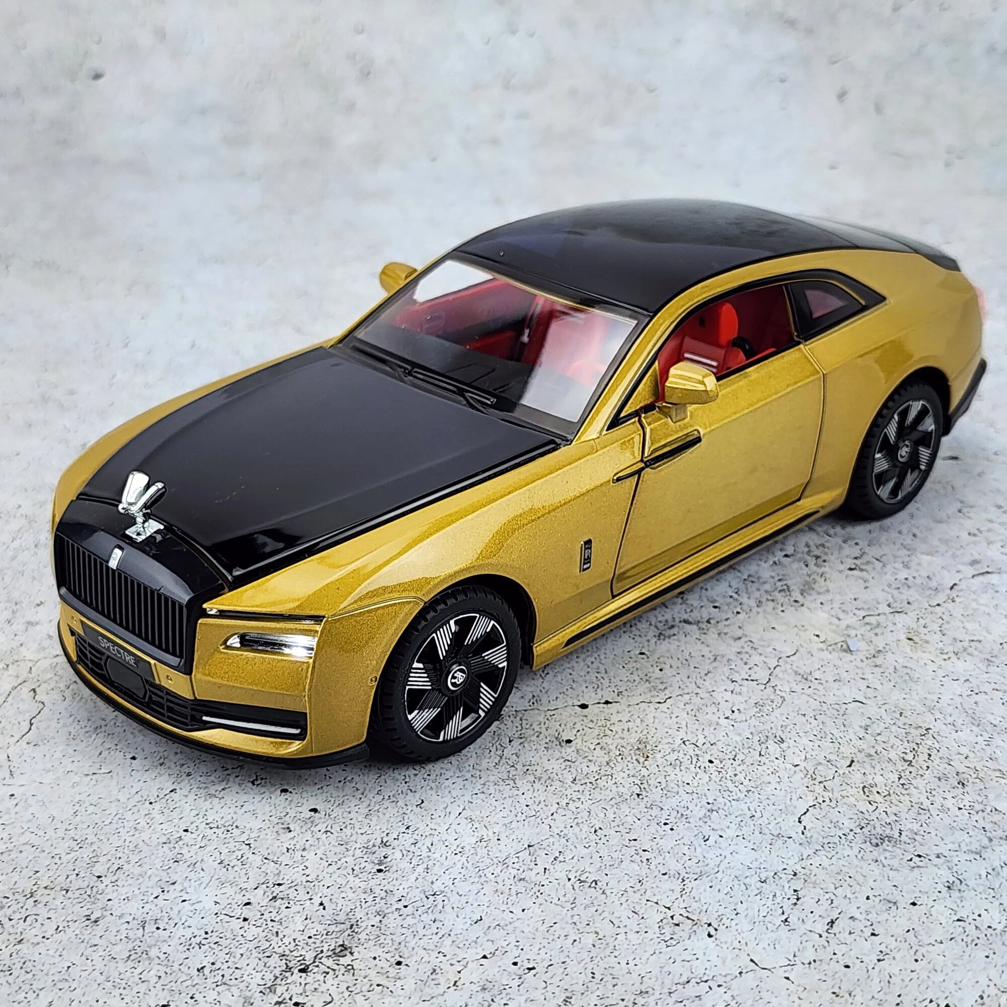 Машинка металлическая инерционная Rolls-Royce Spectre/Роллс-Ройс Спектр золотой 1:24 длина 22см, модель со светом и звуком