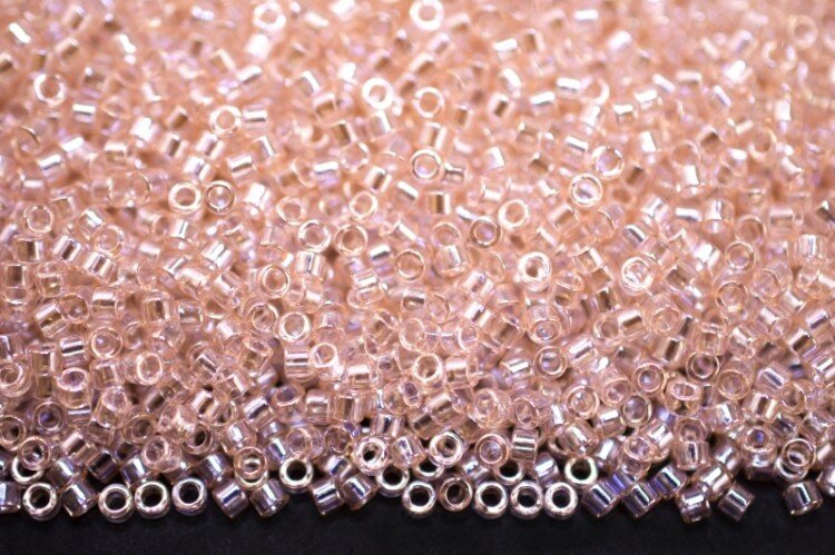 Бисер японский MIYUKI Delica цилиндр 11/0 DB-1223 розовый туман, прозрачный блестящий, 5 грамм