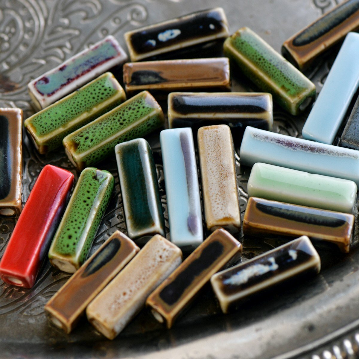 Бусины керамические 4 шт, размер 25-29x7-10x7-10 мм, разные цвета в упаковке