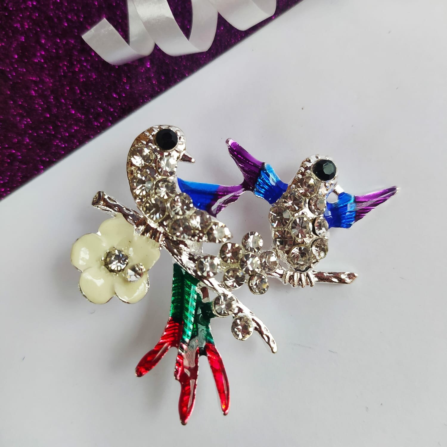 Брошь, стразы, эмаль