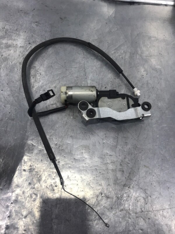 Моторчик регулировки сидения задний левый Audi A8 8516150