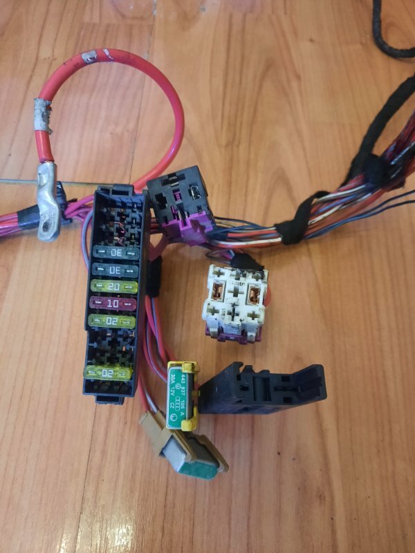 Блок предохранителей 167 A8 4E8 2002-2009 4f0941824f