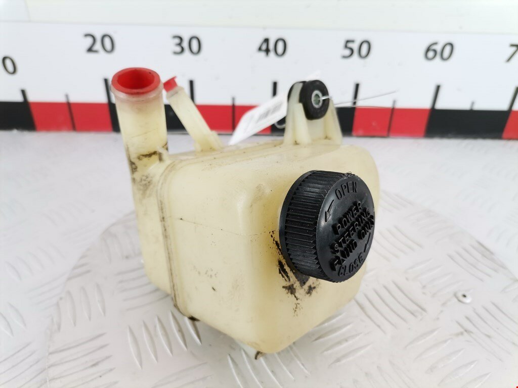 Бачок гидроусилителя Mazda 323 BA B01A32690B арт. 1485762