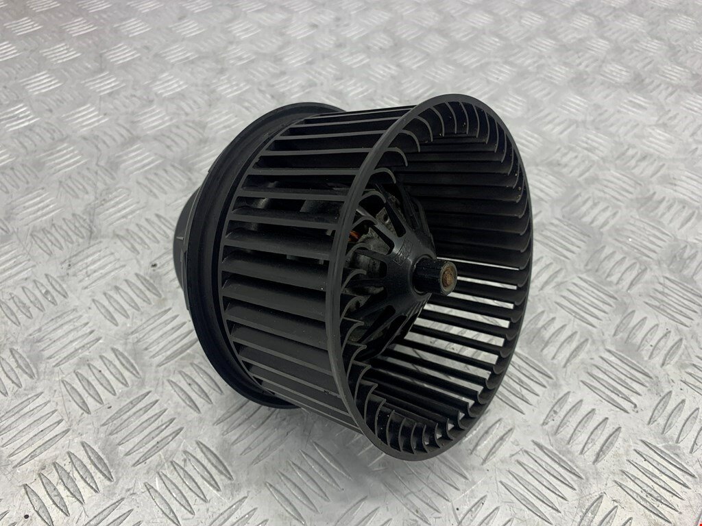 Моторчик печки (вентилятор отопителя) Ford Focus 2 1379569 арт. 1669859