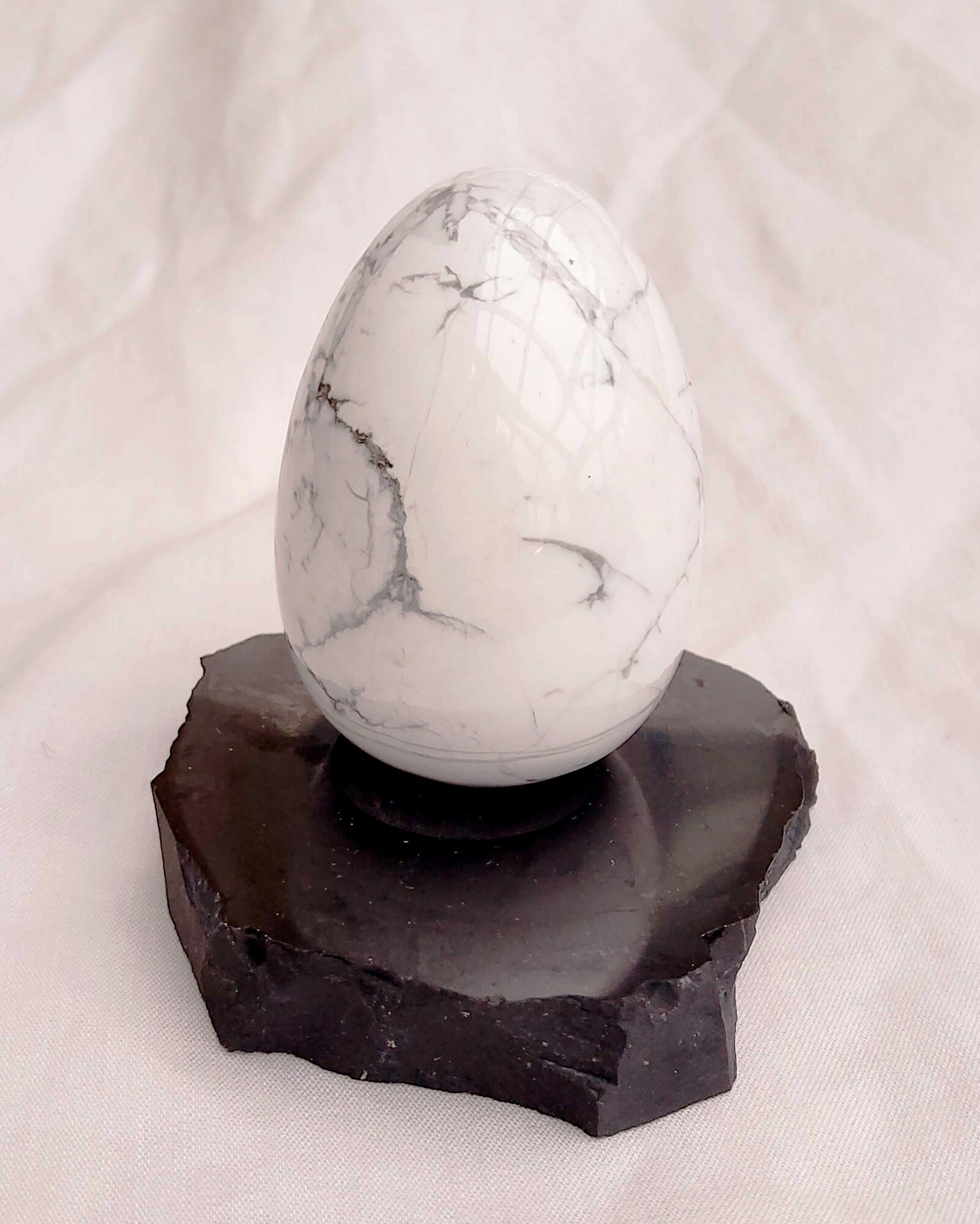 Яйцо Говлит. Натуральный камень. 4,8 х 3,5 х 3,5 см