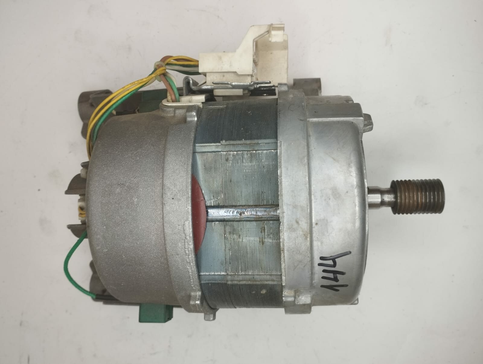 144 Двигатель для стиральной машины Electrolux 132528722 б/у