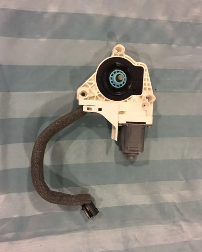 Моторчик стеклоподъемника Шкода Йети, б/у