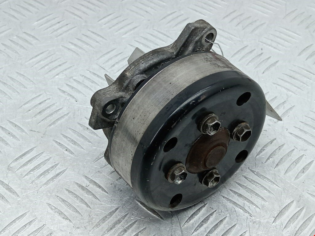 Насос водяной (помпа) Toyota Yaris 2 1610039395 арт. 1957720