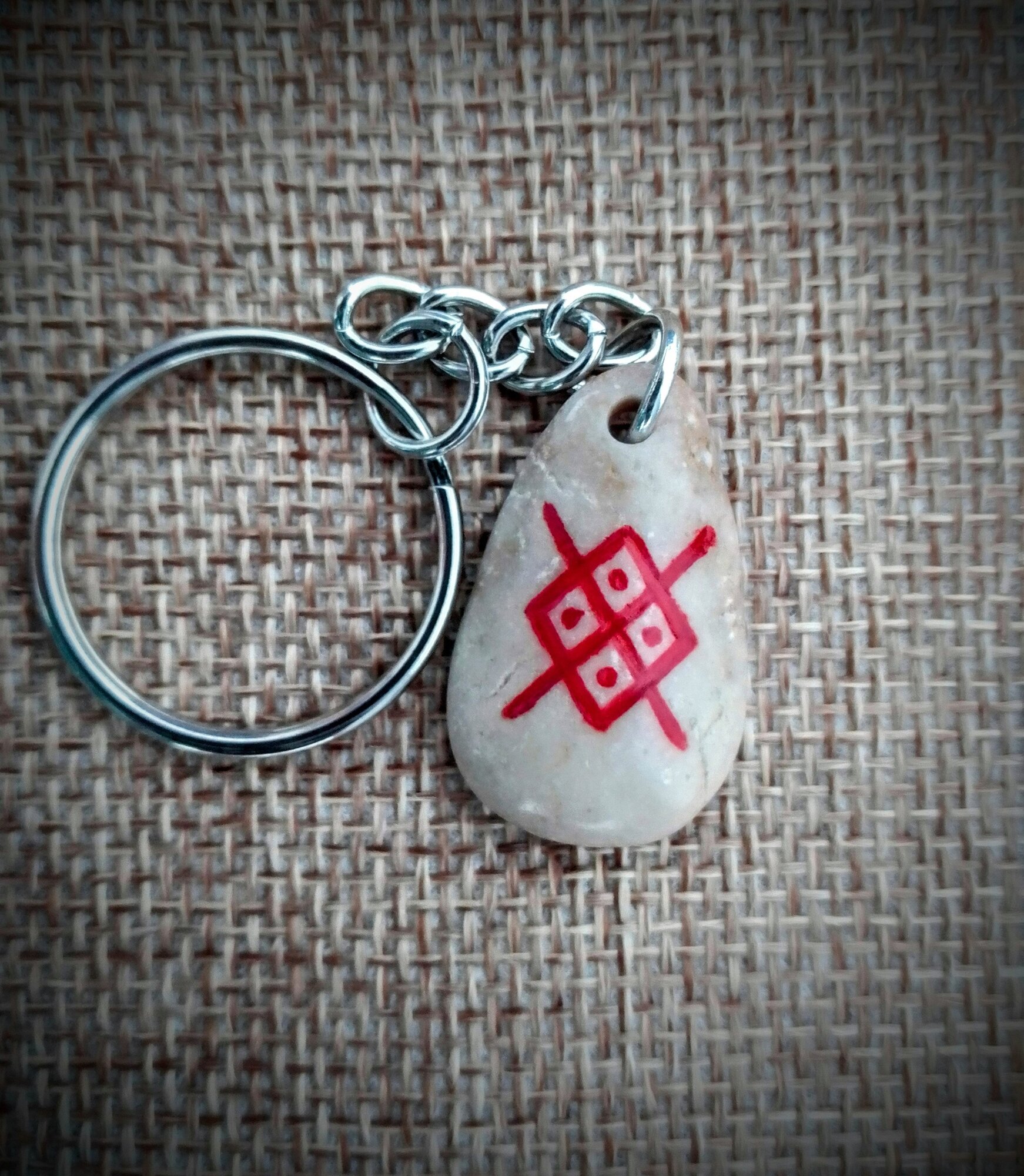 Славянский оберег "Засеянное поле" для женщин. Плодородие, семья. (Брелок на природном камне)