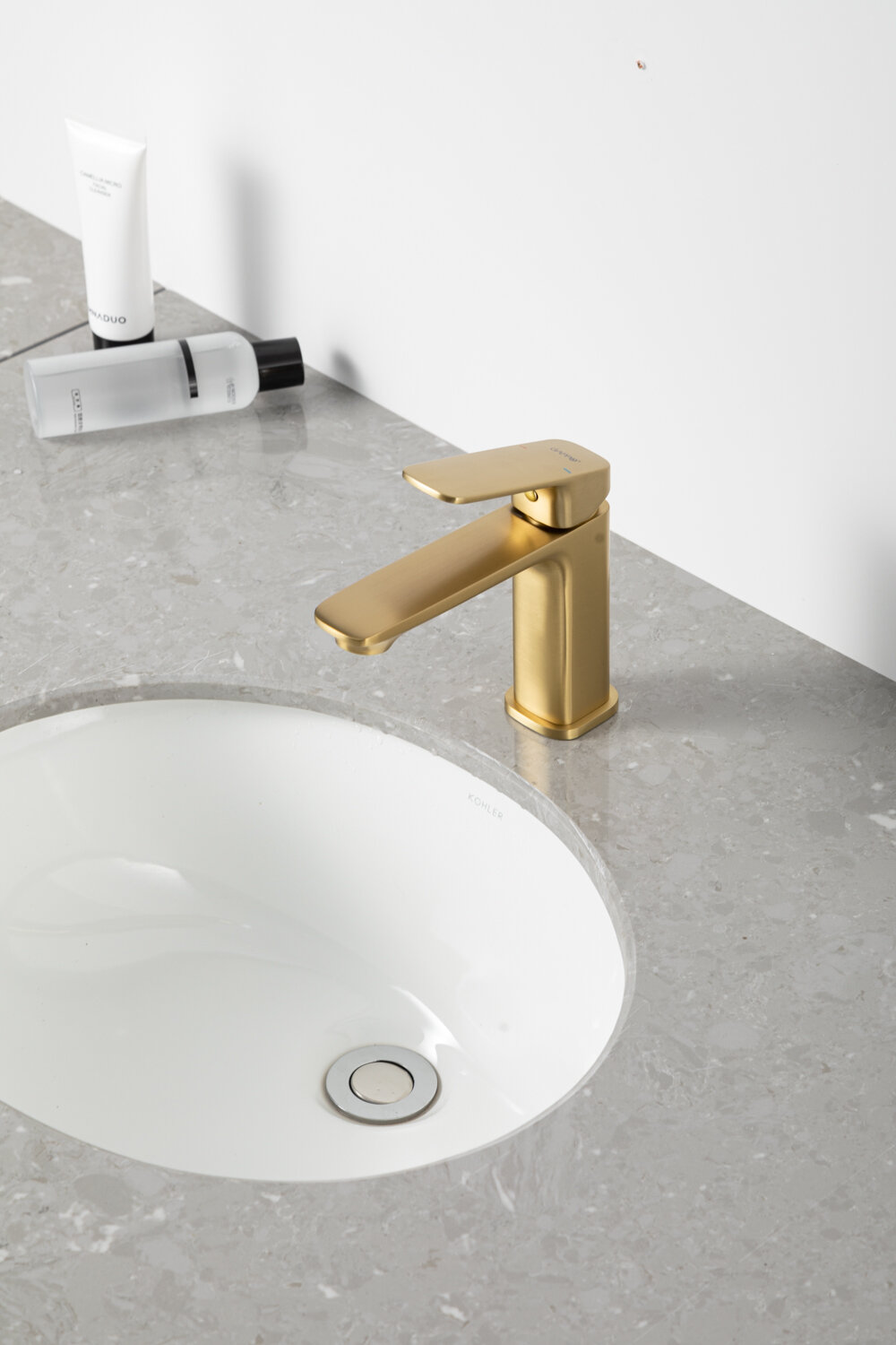 Смеситель для раковины с фиксированным изливом Gappo G28 G1028-3 латунь, золотой сатин