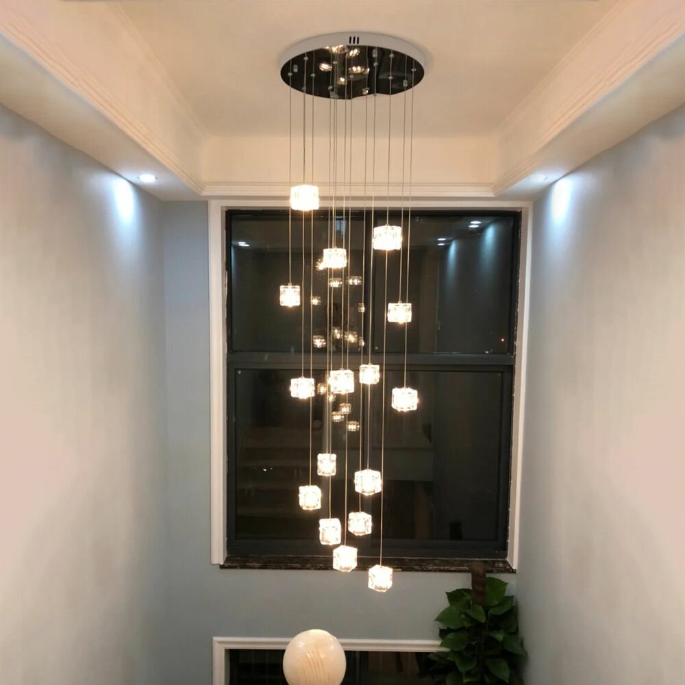 Лестничная люстра