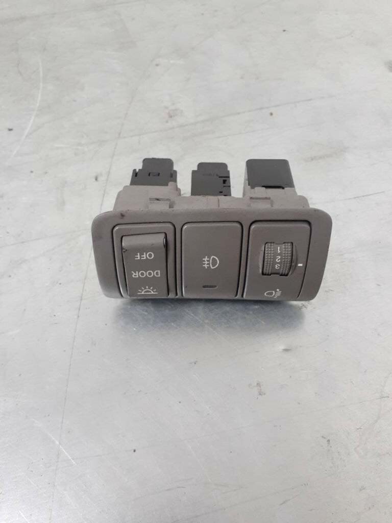 Кнопки регулировки фар Kia Carnival рест. 2006 933104D000KS