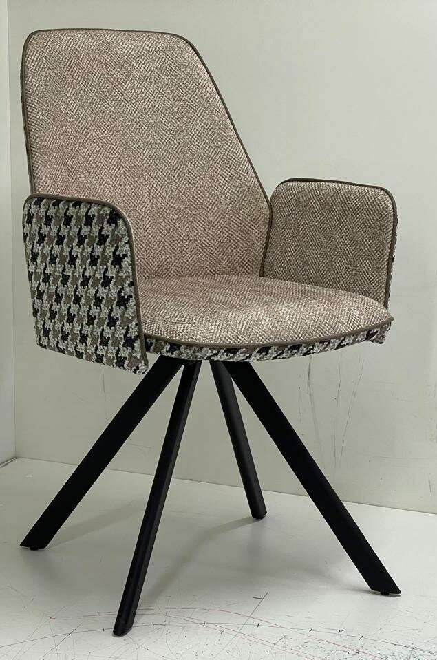 Стул для кухни и офиса DikLine 293 поворотный SB4/A2 бежевый, ножки черные