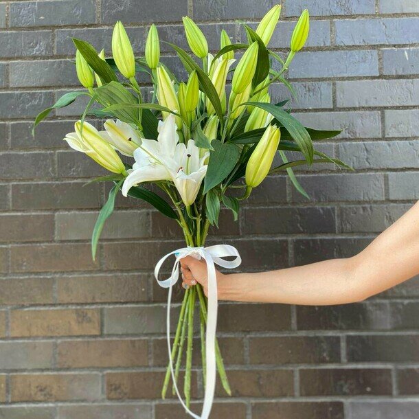 Букет Well Flowers "Лилия", белый, L, 50см, 7шт, пленка, букет свежих цветов