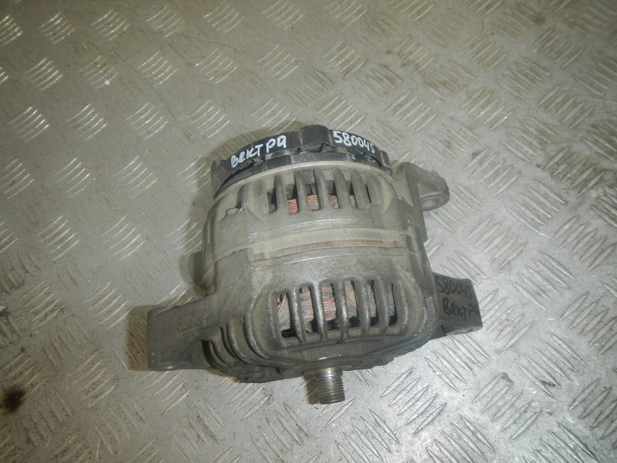 Б/У Генератор, Opel (Опель)-VECTRA C (02-) OPEL VECTRA C (02-) Без шкива. 580045 GENERAL MOTORS арт. 13147093