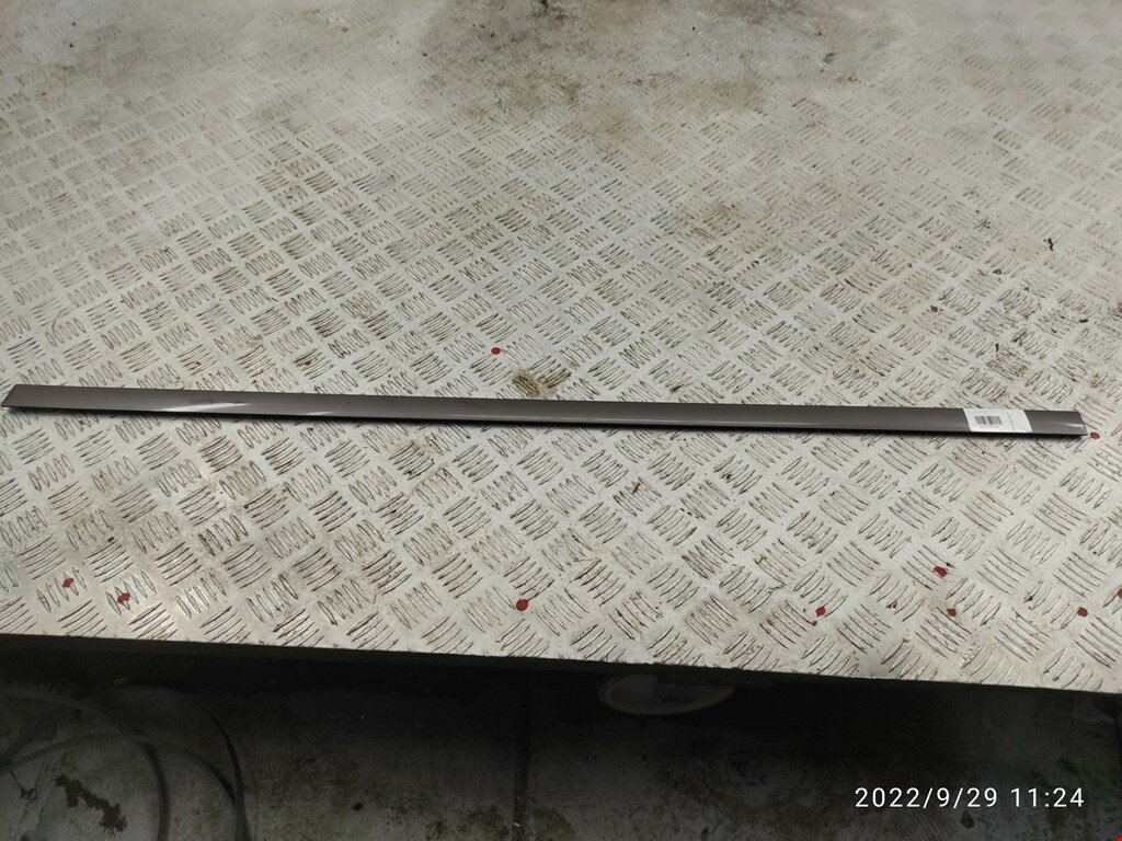 Накладка (молдинг) двери передней правой Audi A6 C5 4B0853954A арт. 1553636