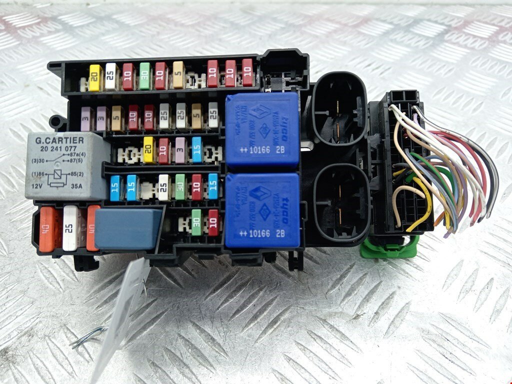 Блок предохранителей Renault Megane 3 243800007R арт. 1999434