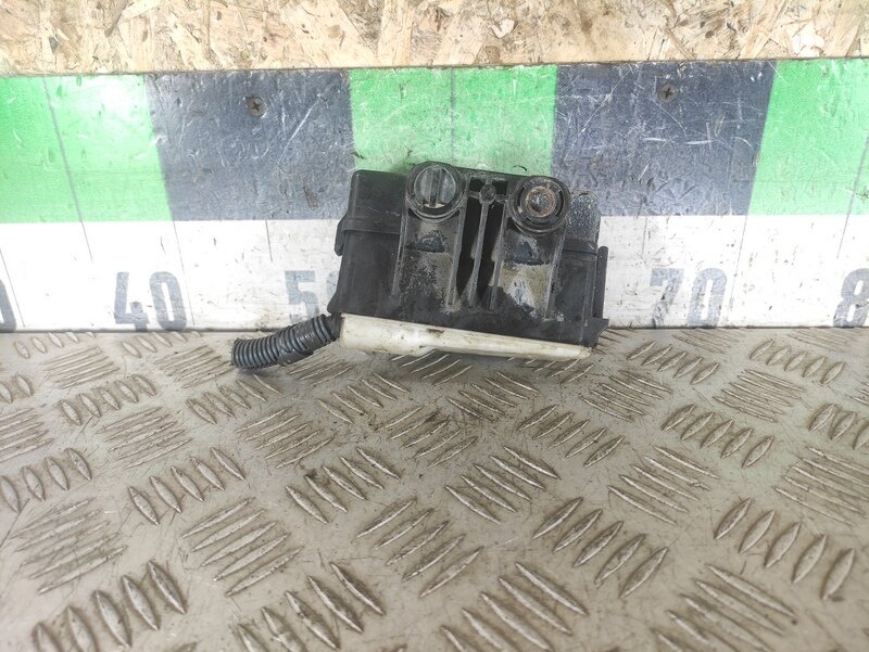 Блок предохранителей салонный TOYOTA Camry v10 8274112010