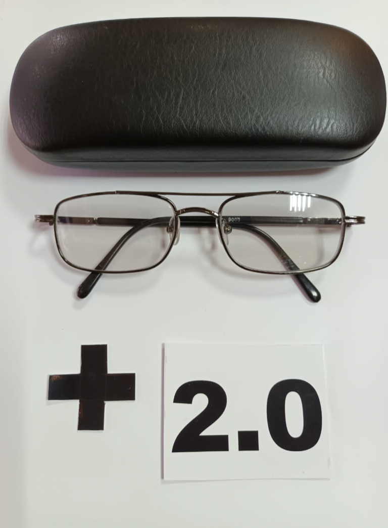 Очки +2,0. Dpp68-70mm. Линзы стекло , фотохромные,100% УФО защита, серые. Оправа металлическая серая.