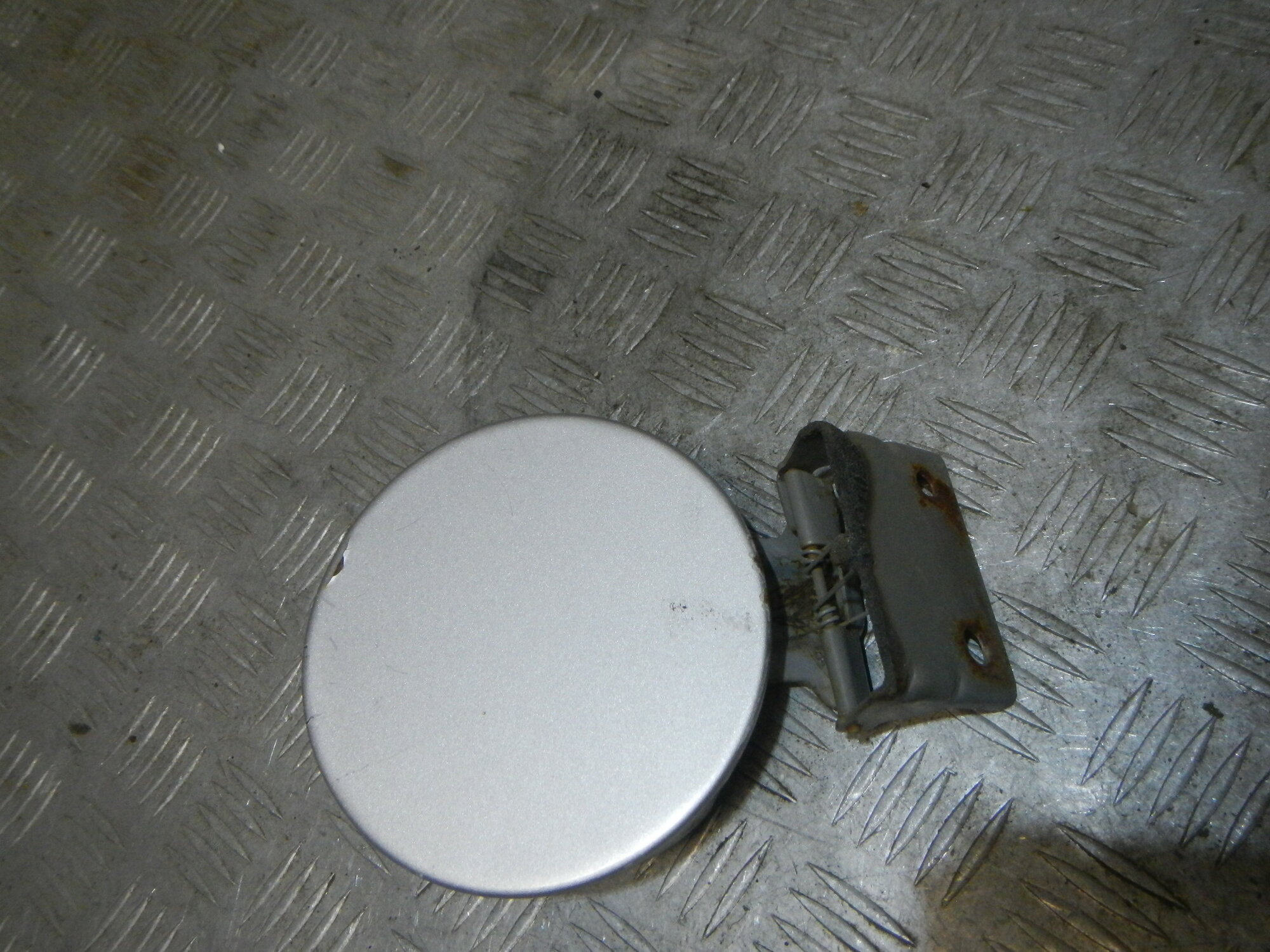 Б/У Лючок бензобака, Chery (Чери)-INDIS (11-15) Chery INDIS (11-15) Сколы,незначительная коррозия. 534157 CHERY арт. S18...