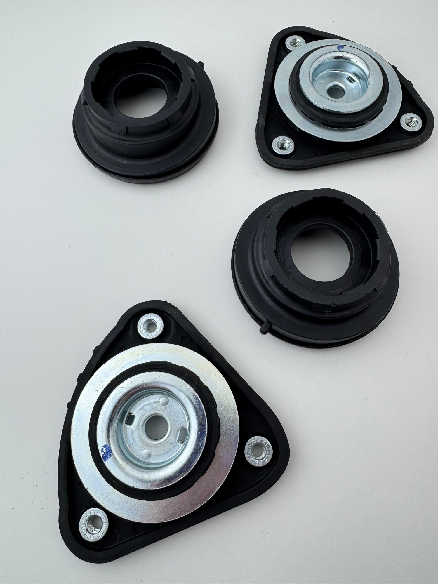 4 штуки. Подшипники опорные переднего амортизатора с опорой. Ford Focus 2, 3 Mazda 3.1508111, 2036136 2034127