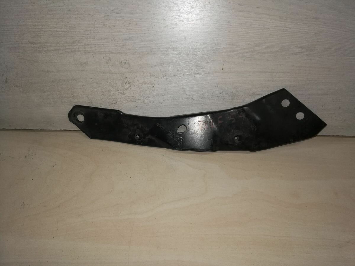 Кронштейн передней панели фары R Volkswagen Golf 6