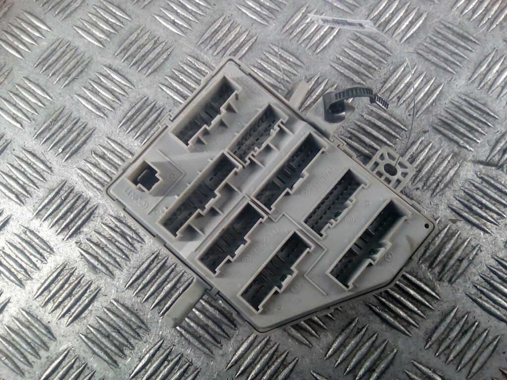 Блок предохранителей Kia Carens 2 (UN) 919501D540 арт. 515408