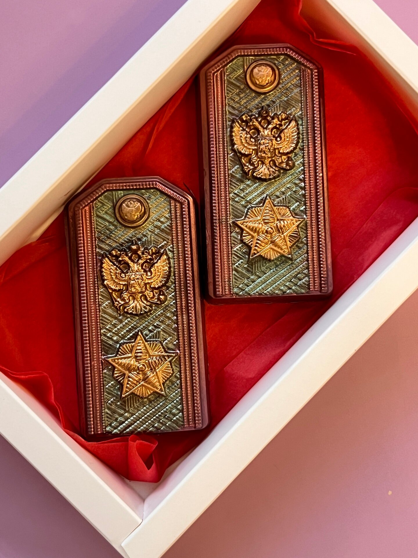 Шоколадный набор "Погоны маршала", темный бельгийский шоколад, ручная работа