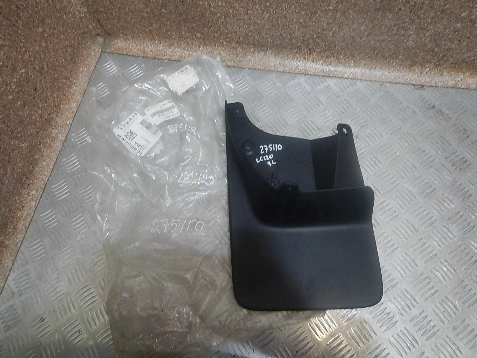 Б/У Брызговик задний левый, Toyota (Тойота)-LAND CRUISER 120 (02-09) TOYOTA LAND CRUISER PRADO 120 (02-09) новый, ширина...