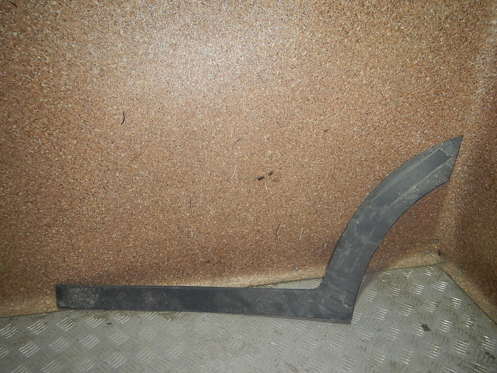 Б/У Молдинг двери задней левой, Hyundai (Хендэ)-TUCSON (15-19) HYUNDAI TUCSON (15-19) Сломано пять креплений,царапины 37...