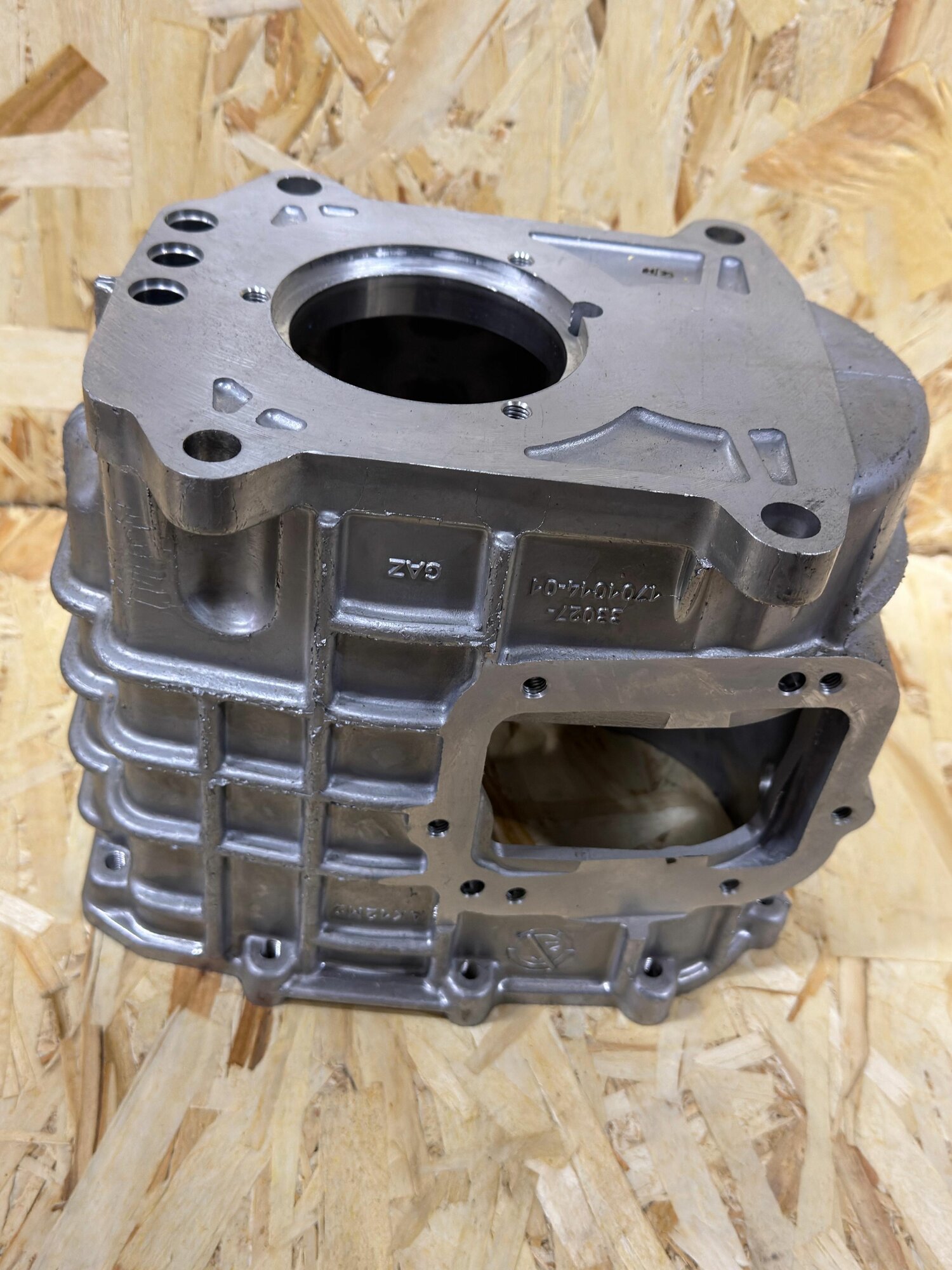 Картер Кпп Газель, Соболь 4х4 передний ( с люком под ком) - арт. 33027-1701014-01Оригинал