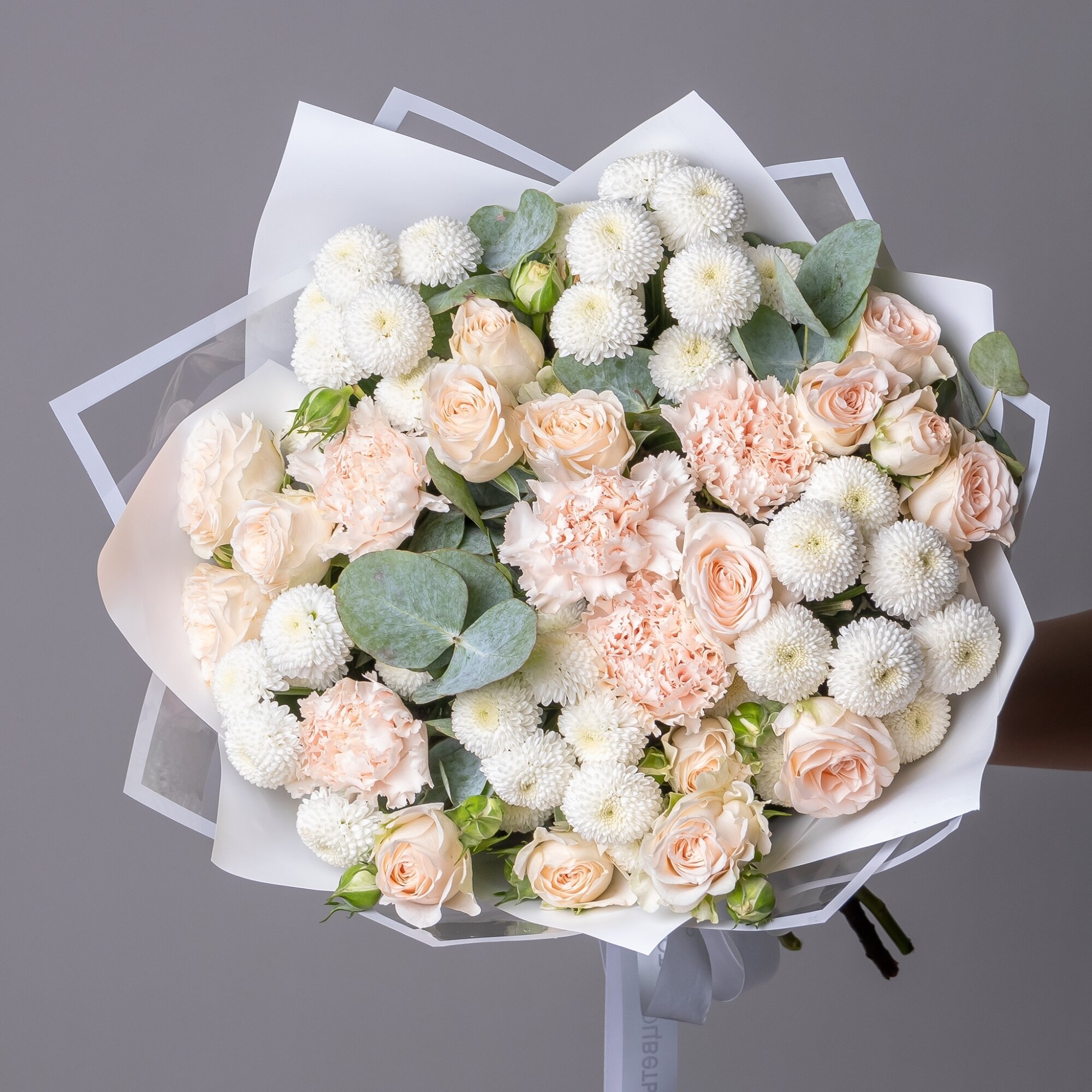 Букет цветов "Персиковое облако" в коробке и аквабоксе от "Простоцветы"