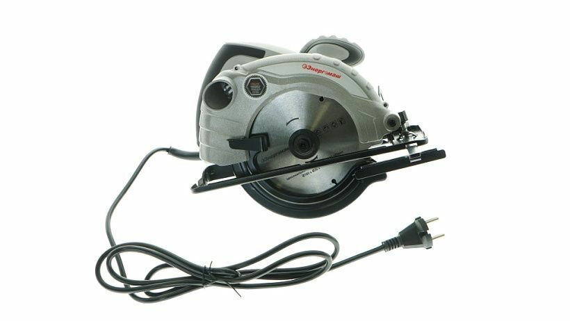 Пила циркулярная Энергомаш ЦП-160 Потребляемая мощность - 1,3 кВт Диаметр диска - 160 мм Тип инструмента - Сетевой