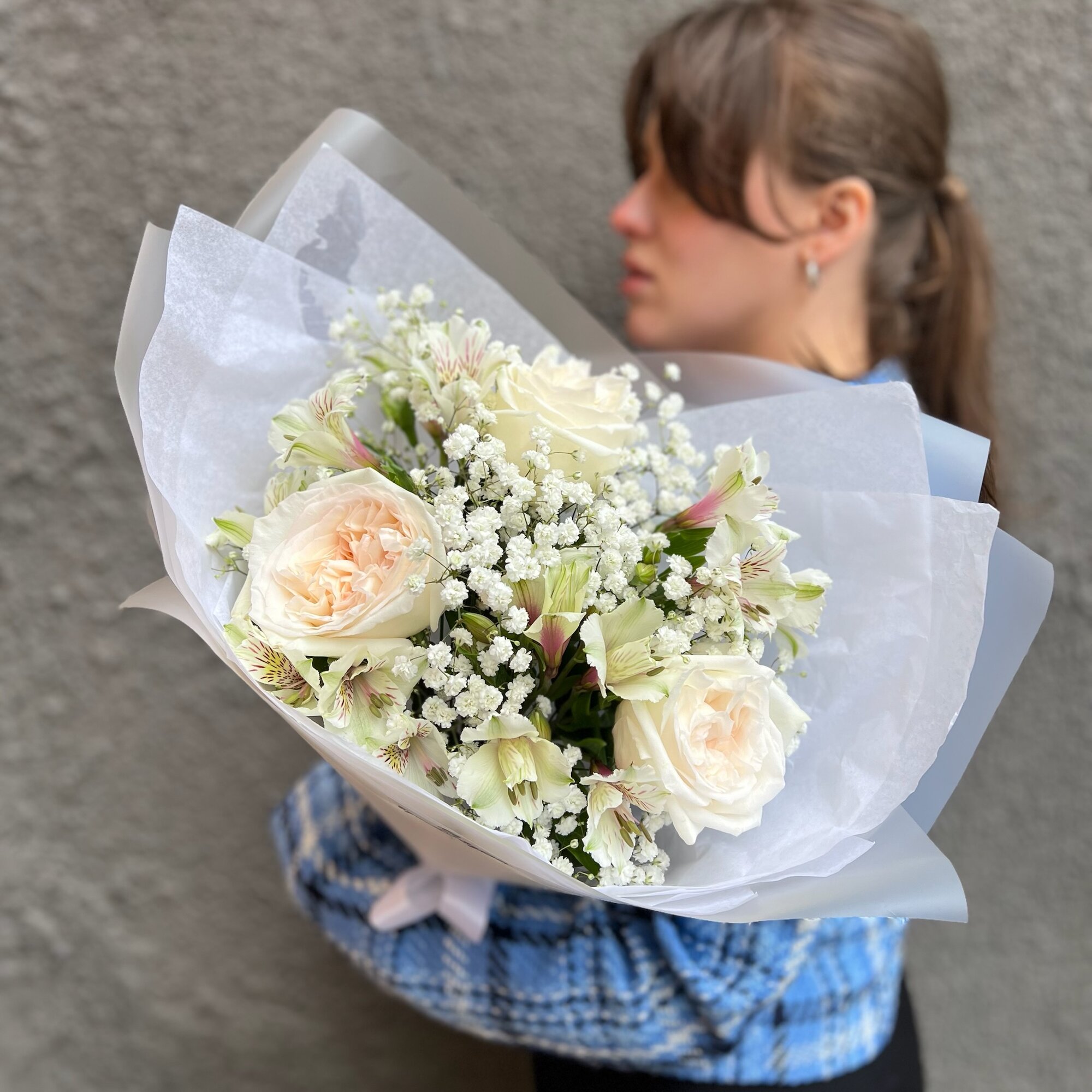 Букет цветов "Ваниль" (пион. роза, альстромерия, гипсофила) «Букет-Мукет»