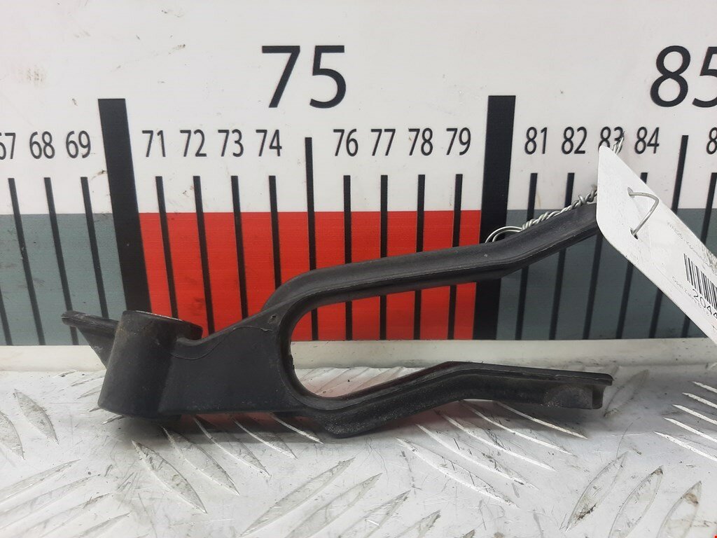 Кронштейн (крепление) радиатора Opel Zafira B 13162131 арт. 2044025