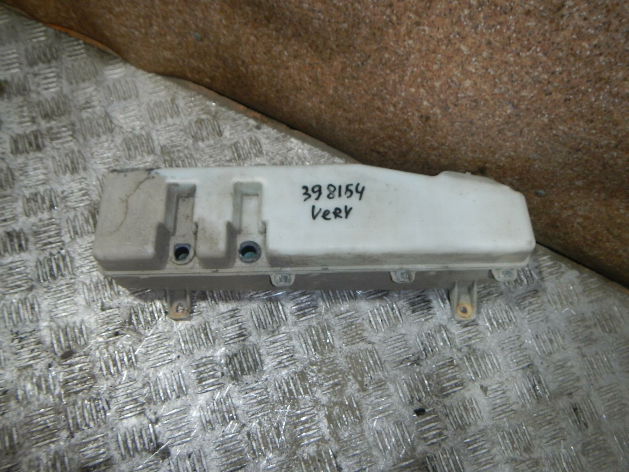 Б/У Бачок омывателя лобового стекла, Chery (Черри)-VERY A13 (11-14) Chery VERY A13 (11-14) Без видимых повреждений. 3981...