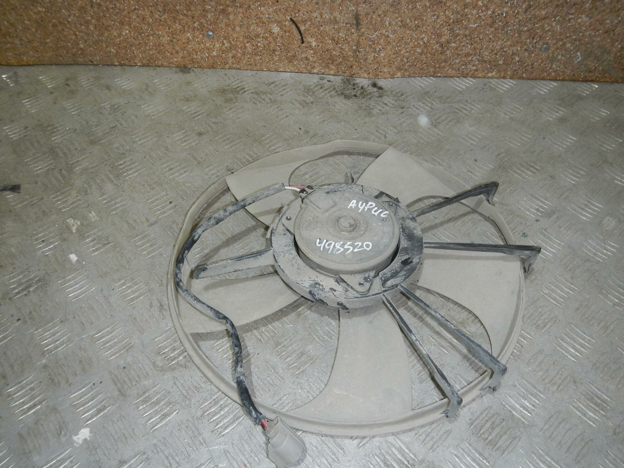 Б/У Моторчик вентилятора, Toyota (Тойота)-AURIS (06-13) TOYOTA AURIS (06-13) без повреждений. 498520 TOYOTA арт. 1680008470