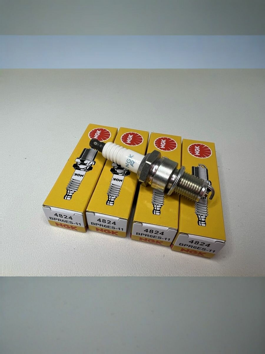 Комплект свечей зажигания 4 штуки NGK BPR6ES11