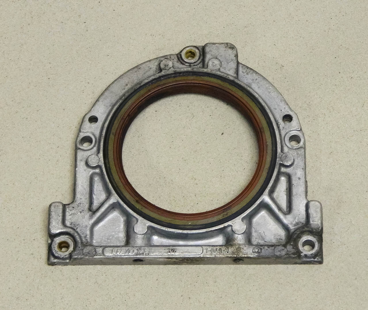 Крышка коленвала задняя Skoda Felicia 1.3