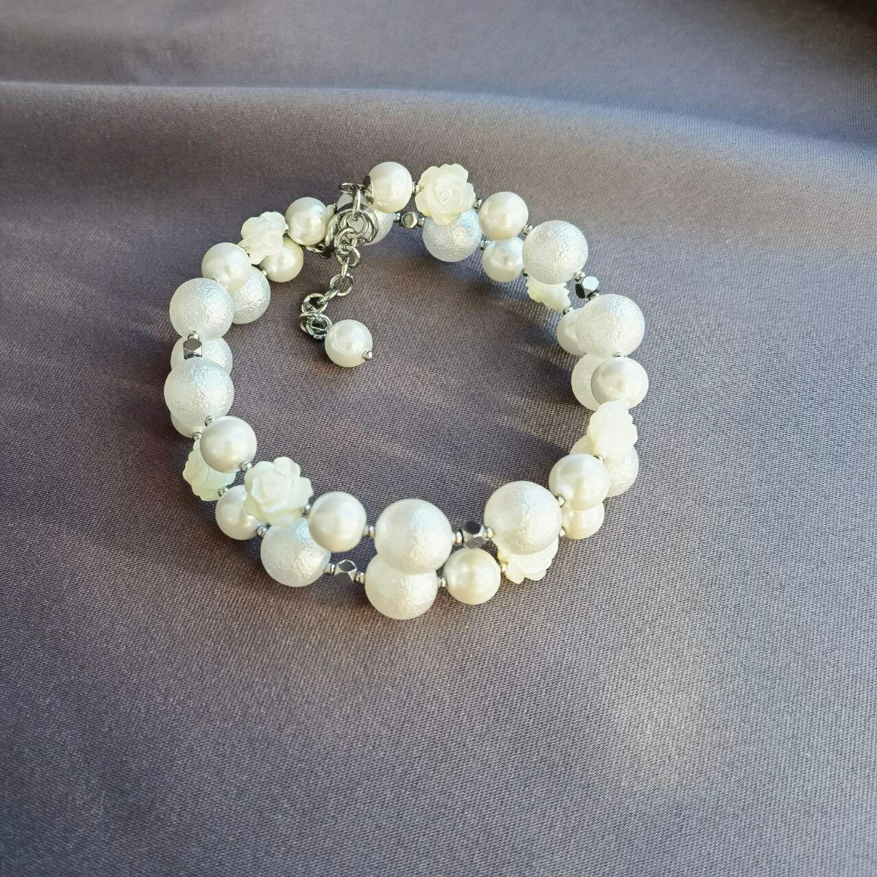 Жесткий браслет, перламутр, жемчуг имитация, гематит