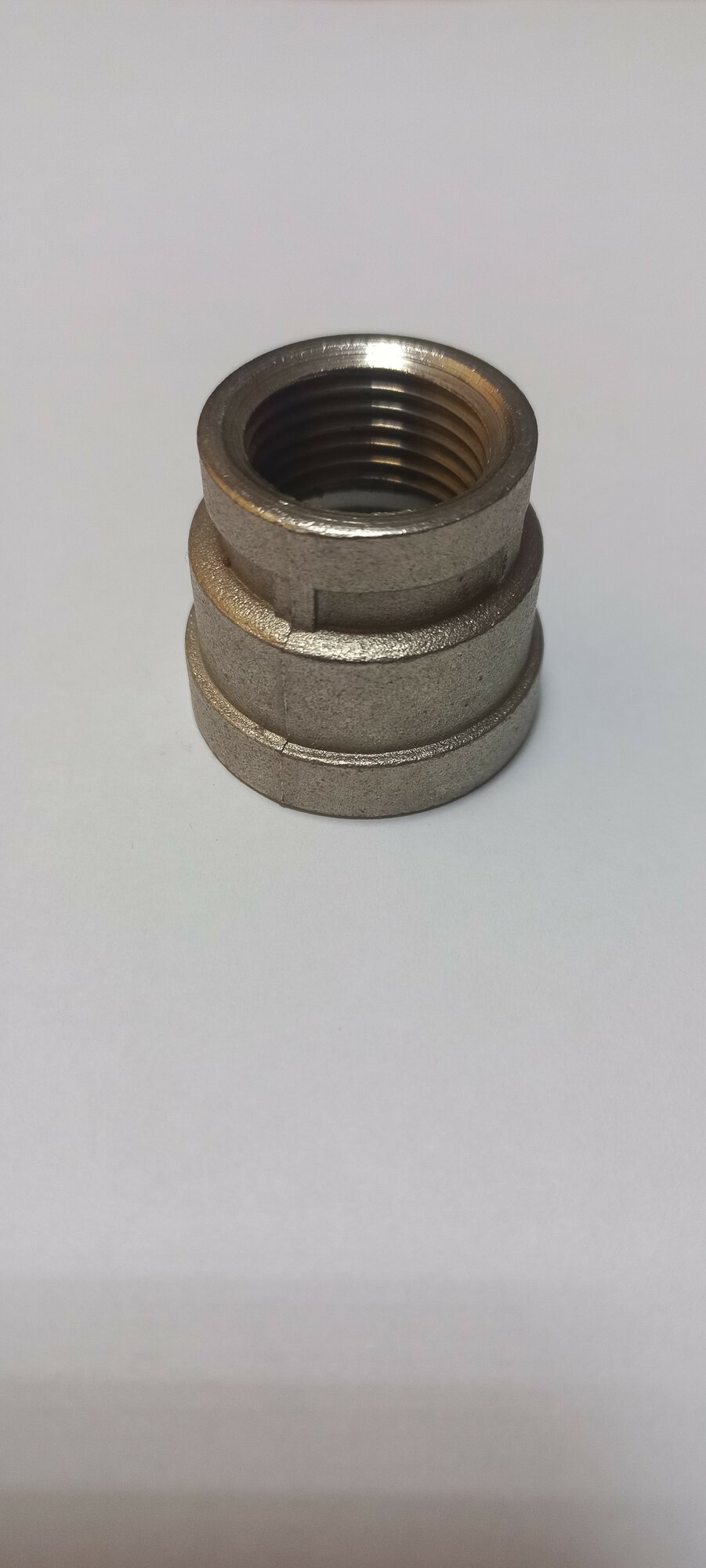 Муфта переходная 3/4 х 1/2 латунная никелированная