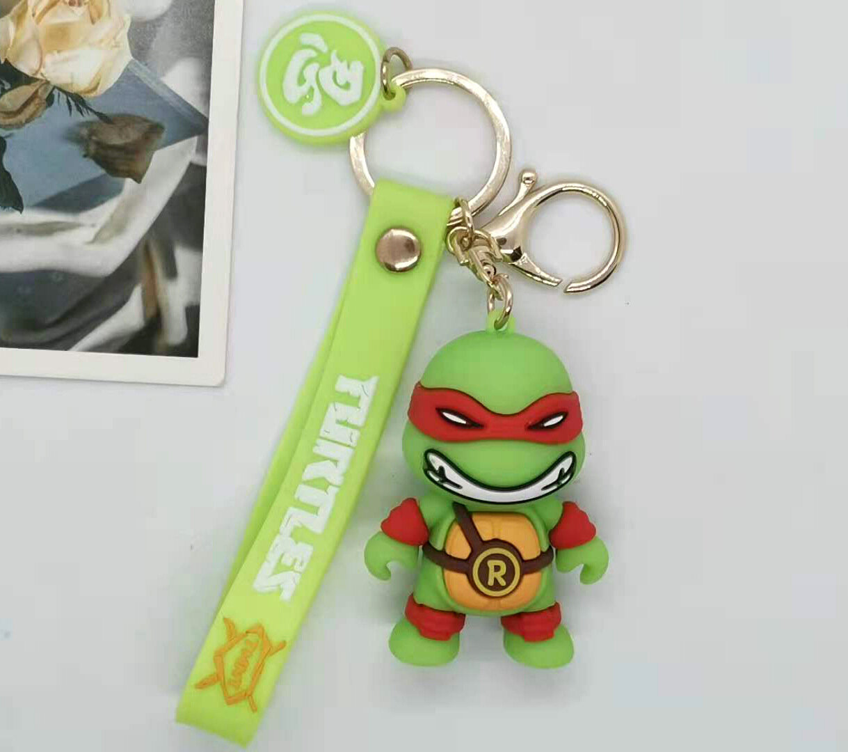 Брелки, сумки, автомобильные брелоки, украшения, небольшие подарки с изображением мультяшных черепашек-ниндзя