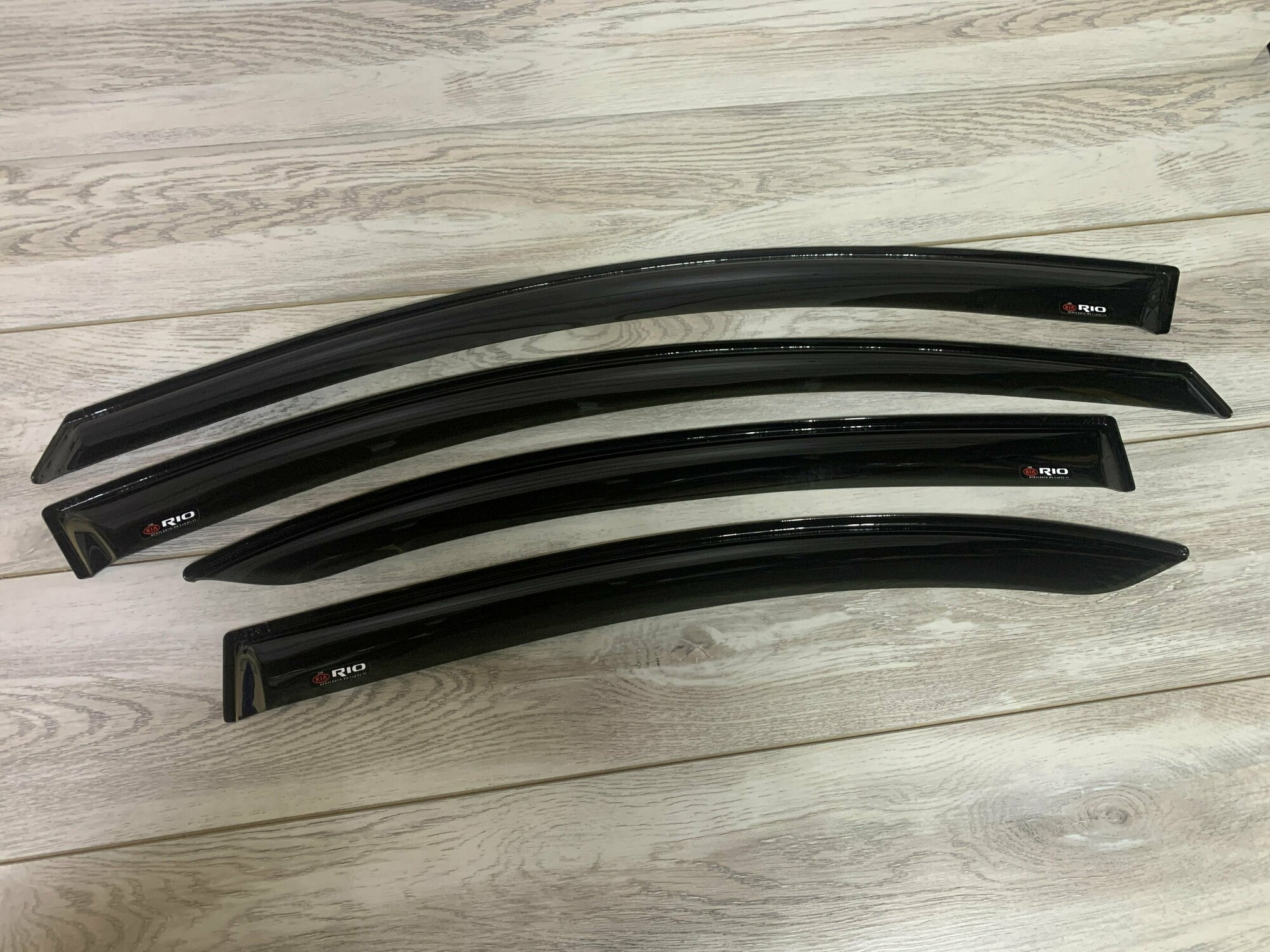 Дефлекторы (ветровики) окон на Kia Rio 3 2005-2011 седан