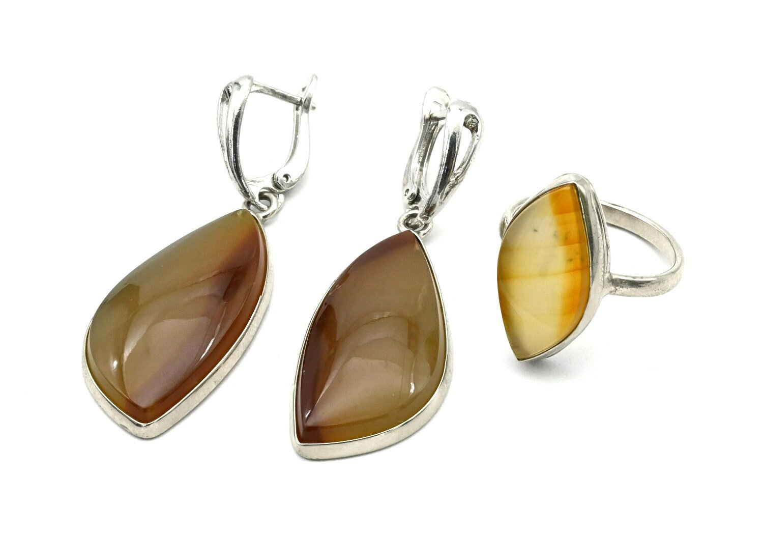 Комплект бижутерии: серьги, кольцо, сердолик