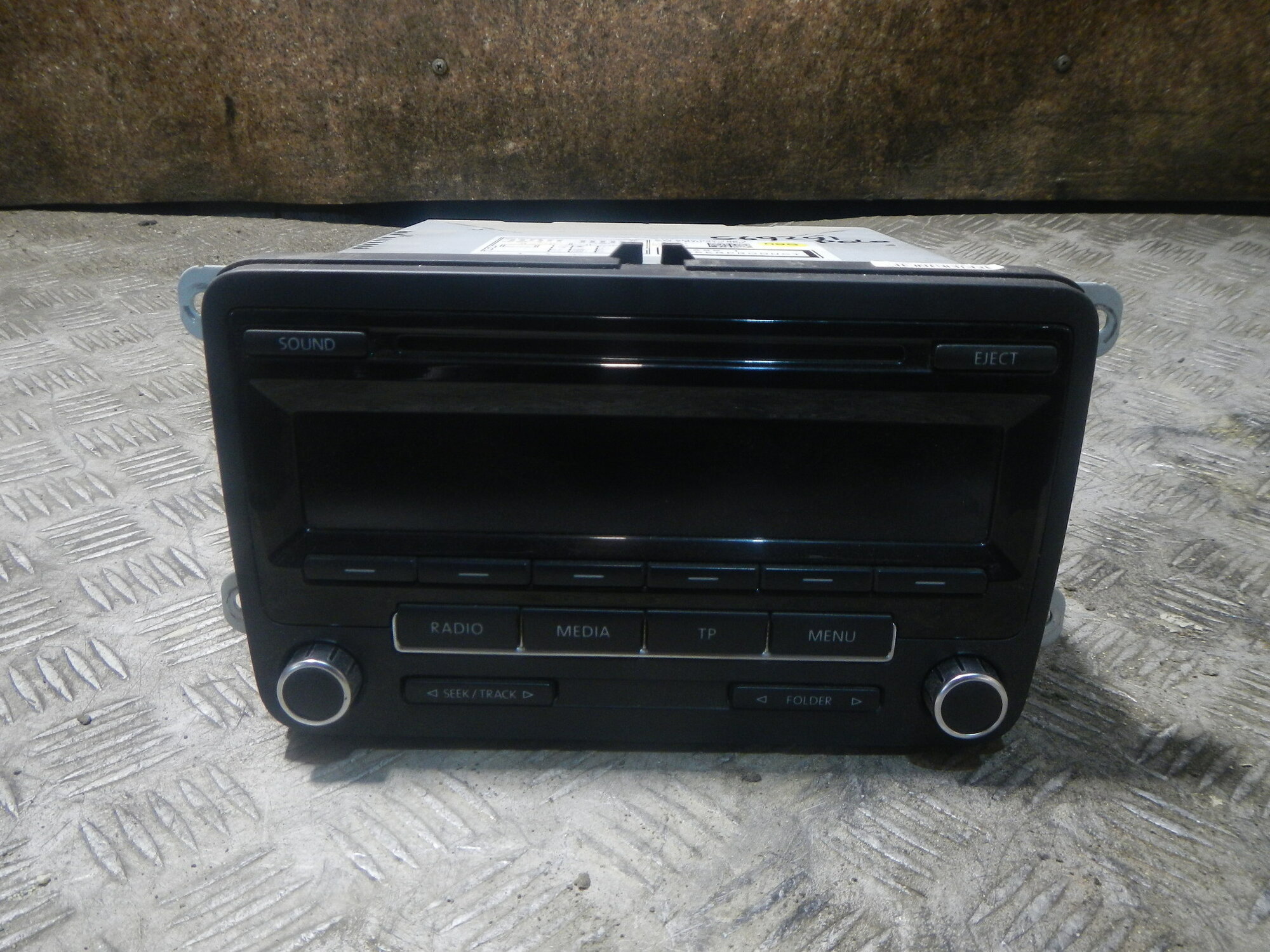 Б/У Магнитола, Volkswagen (Фольксваген)-POLO (SED RUS) (11-) VOLKSWAGEN POLO (Sed RUS) (11-) Потертости. 569291 VAG арт....