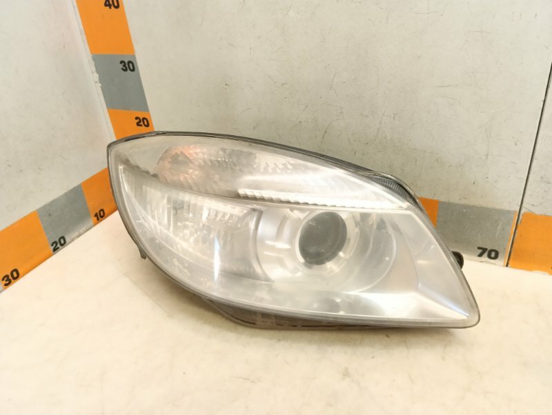 Б/У оригинал Фара правая Skoda Praktik, Roomster 2007 352831 VAG арт. 5J1941018, 24783200