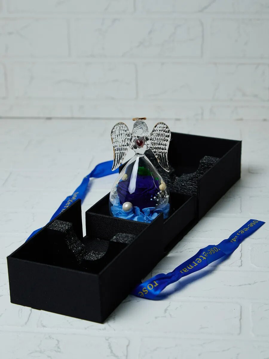 Роза в колбе живая стабилизированная в подарочной упаковке