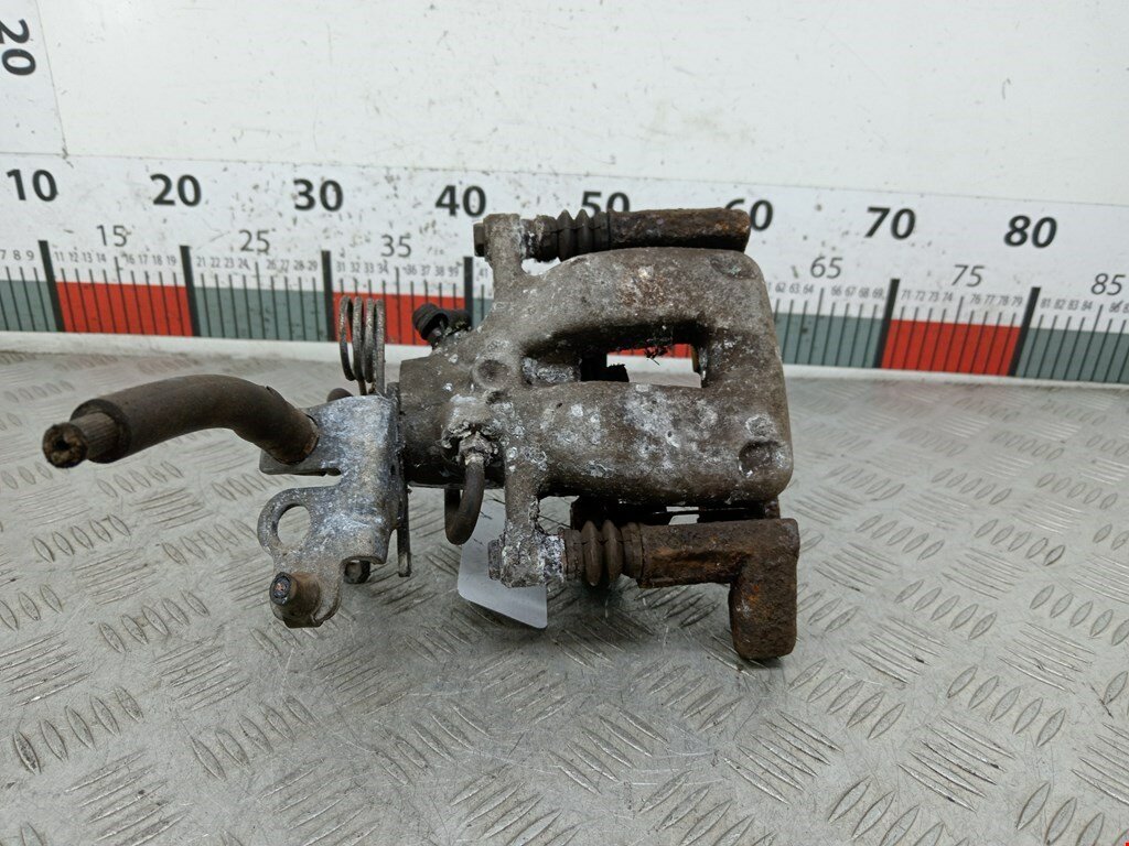 Суппорт задний левый Volkswagen Caddy 3 2K0615424B арт. 2209383