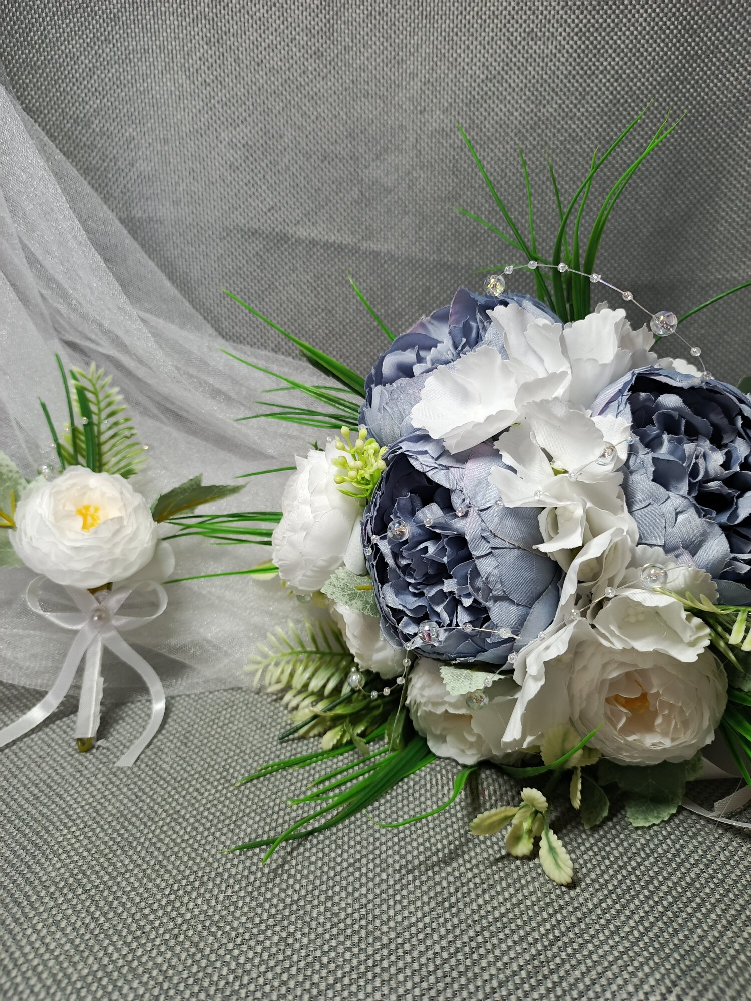 Свадебный букет невесты дублер и бутоньерка для жениха. голубой.