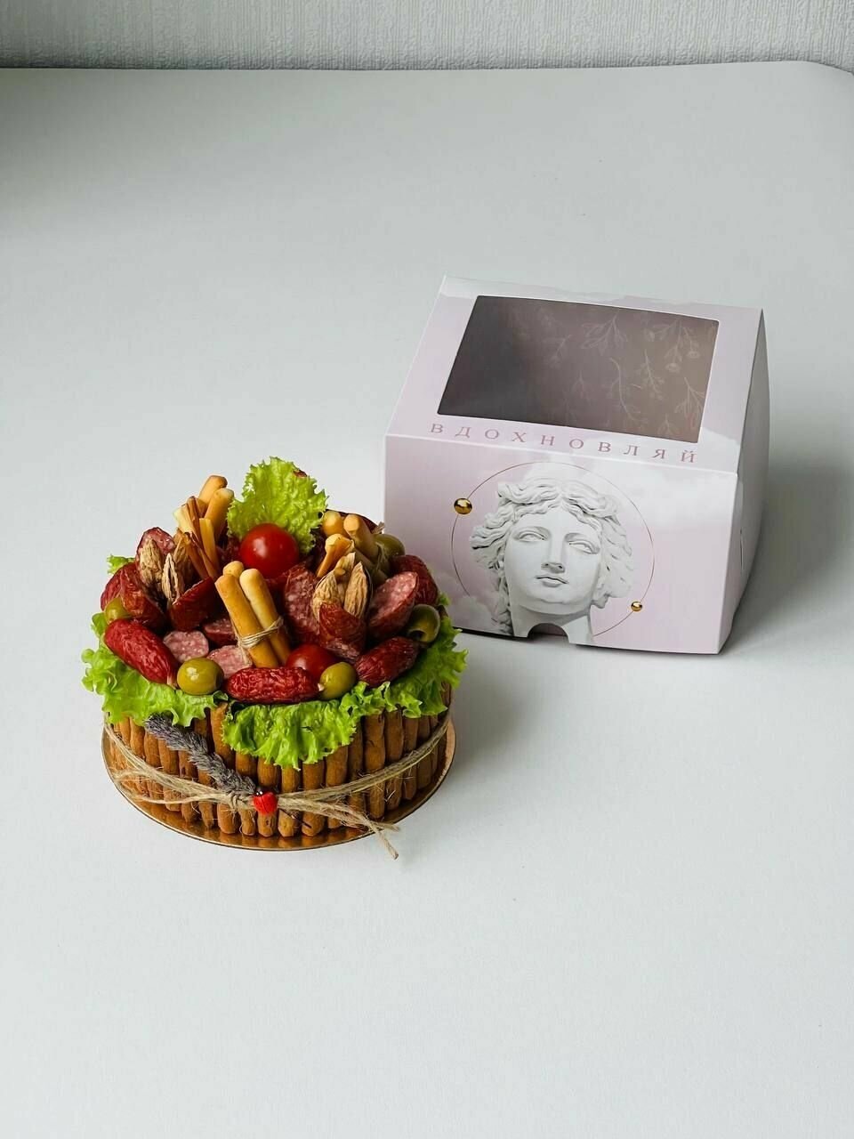 Колбасный тортик / Подарок девушке / Съедобный букет